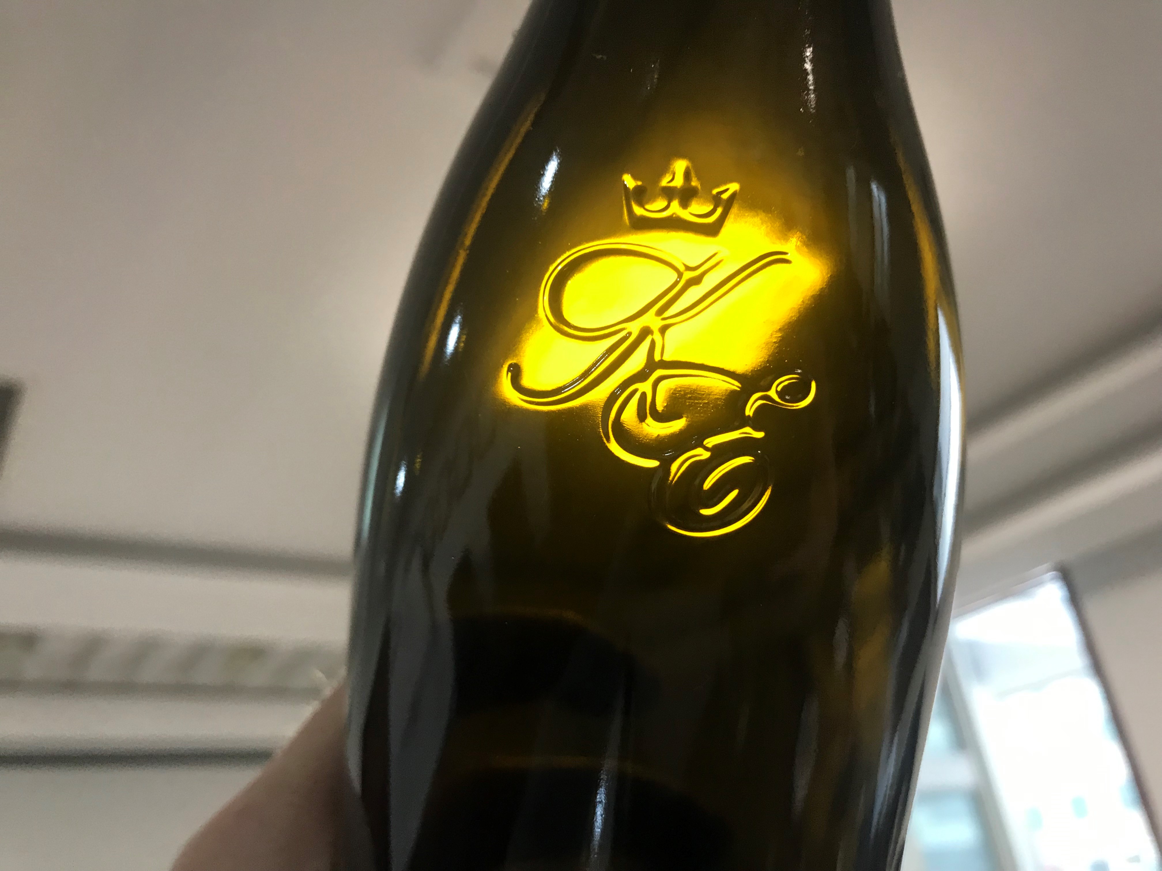 Domaine Bottle Sports New Look - King Estate Winery Willamette Valley